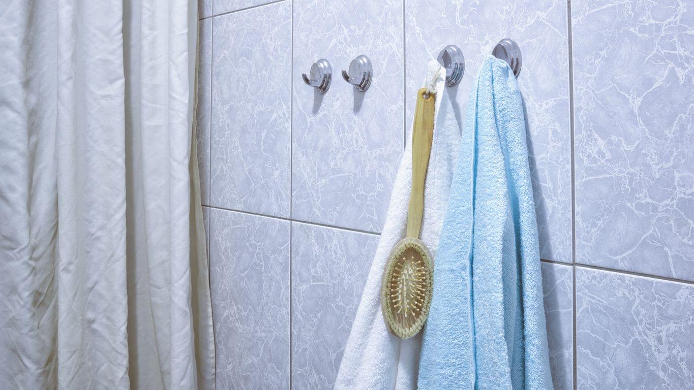 A Caregiver’s Guide To Bathing: Long Handled Sponge | Trualta