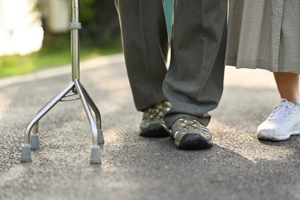 Quad Cane Vs. Standard Cane: Which One Choose? | Trualta