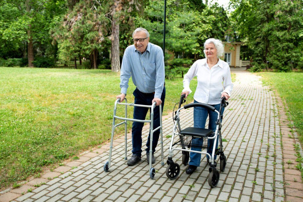 Rollator Walker Vs. Traditional Walker: How To Choose | Trualta
