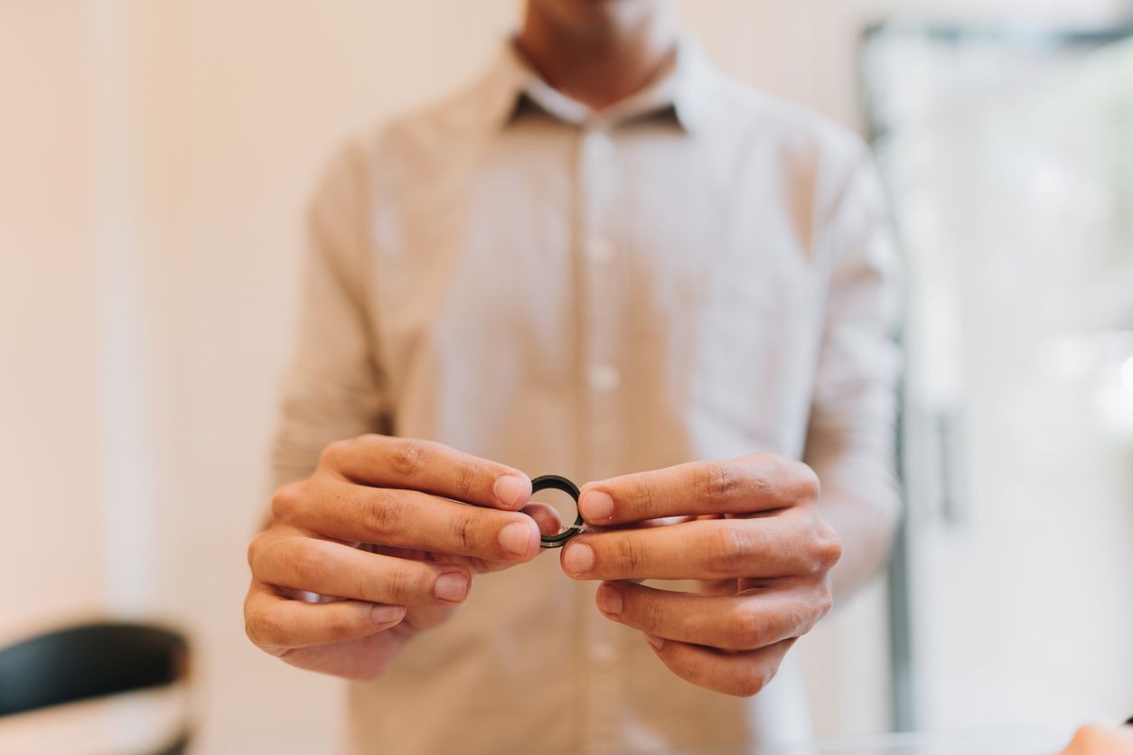 Benefits Of A Fidget Ring For People With Dementia | Trualta